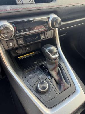 Black Toyota RAV4 2021 in Klaipeda, with an engine capacity of 2.49 L and mileage of 195 thousand km for 29200 €, photo 17 on AUTOMOTO.COM.LV