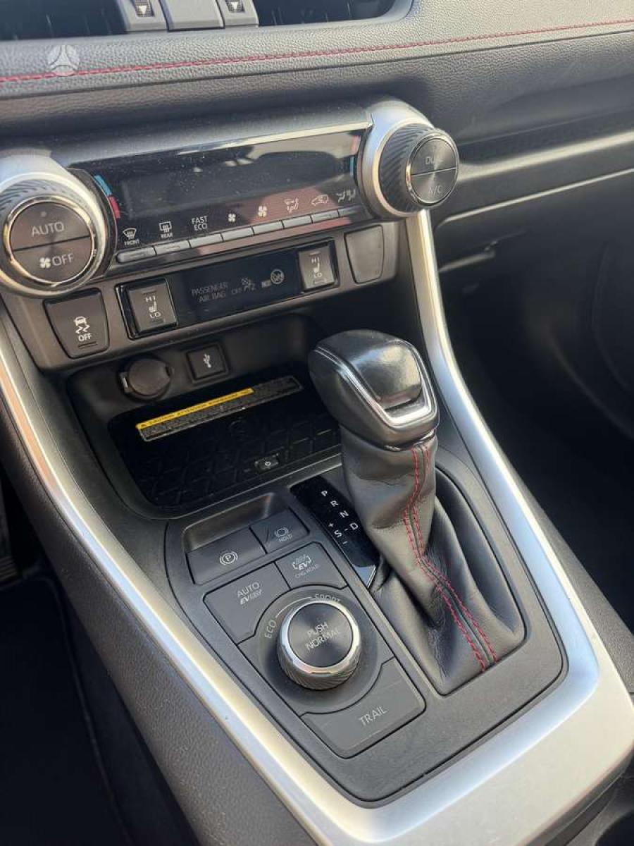 Black Toyota RAV4 2021 in Klaipeda, with an engine capacity of 2.49 L and mileage of 195 thousand km for 29200 €, photo 17 on AUTOMOTO.COM.LV