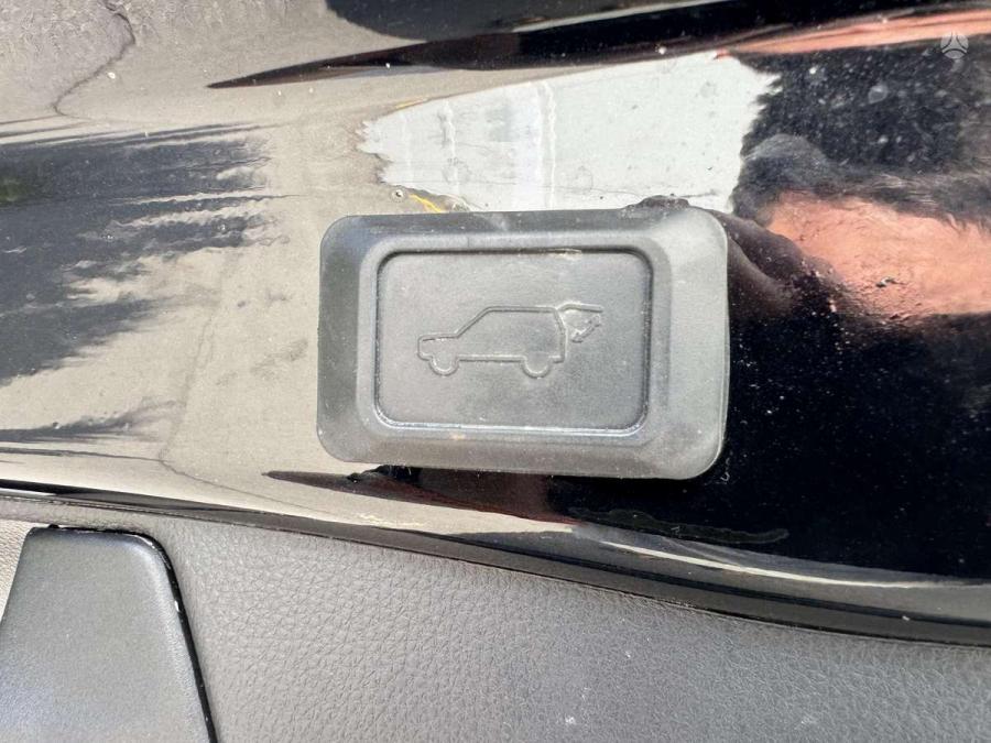 Black Toyota RAV4 2021 in Klaipeda, with an engine capacity of 2.49 L and mileage of 195 thousand km for 29200 €, photo 31 on AUTOMOTO.COM.LV
