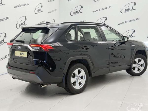 Black Toyota RAV4 2021 in Vilnius, with an engine capacity of 2.49 L and mileage of 80 thousand km for 29700 €, photo 3 on AUTOMOTO.COM.LV