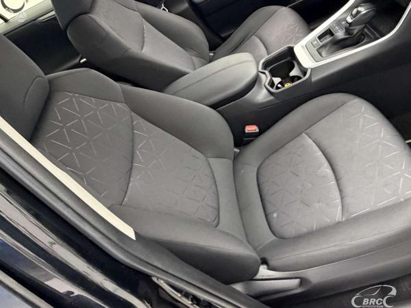 Black Toyota RAV4 2021 in Vilnius, with an engine capacity of 2.49 L and mileage of 80 thousand km for 29700 €, photo 6 on AUTOMOTO.COM.LV