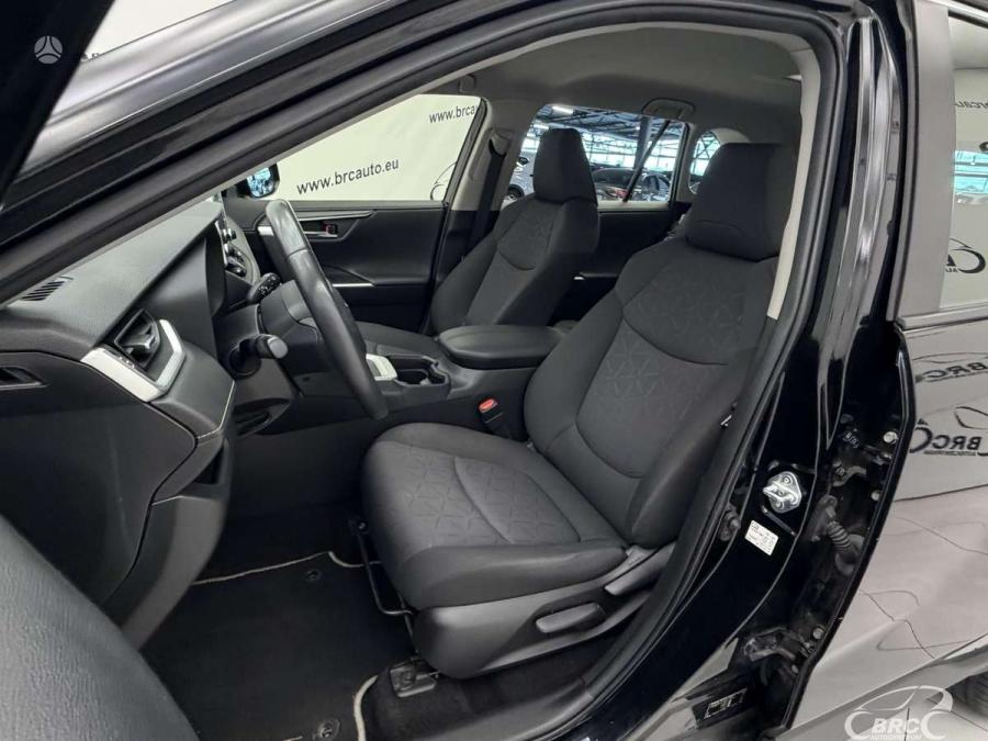 Melns Toyota RAV4 2021 Viļņa, ar dzinēja tilpumu 2.49 L un nobraukumu 80 tūkst. km par 29700 €, foto 23 vietnē AUTOMOTO.COM.LV