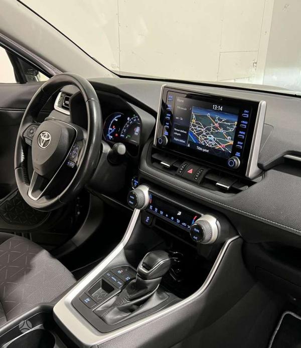 Black Toyota RAV4 2021 in Klaipeda, with an engine capacity of 2.49 L and mileage of 175 thousand km for 23000 €, photo 2 on AUTOMOTO.COM.LV