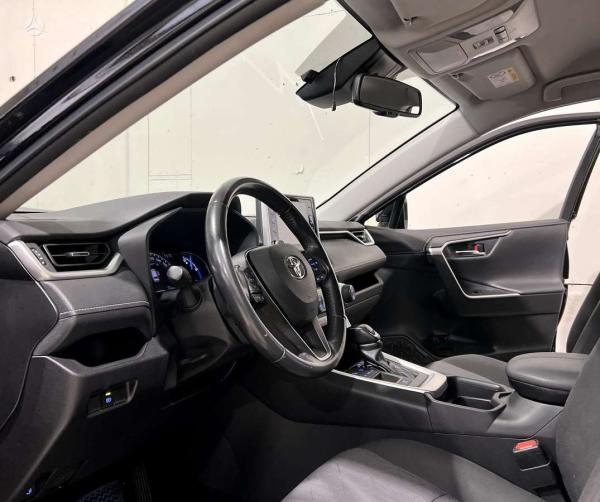 Black Toyota RAV4 2021 in Klaipeda, with an engine capacity of 2.49 L and mileage of 175 thousand km for 23000 €, photo 6 on AUTOMOTO.COM.LV