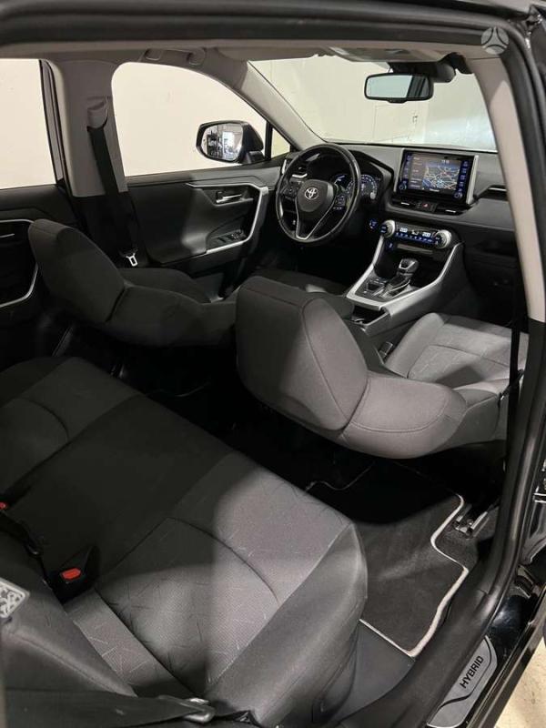 Black Toyota RAV4 2021 in Klaipeda, with an engine capacity of 2.49 L and mileage of 175 thousand km for 23000 €, photo 9 on AUTOMOTO.COM.LV