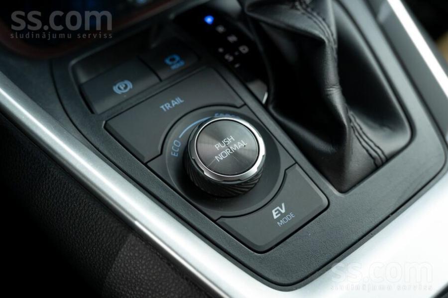 Melns Toyota RAV4 2021 Rīga, ar dzinēja tilpumu 2.50 L un nobraukumu 126 tūkst. km par 29900 €, foto 16 vietnē AUTOMOTO.COM.LV