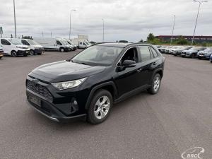 Black Toyota RAV4 2021 in Vilnius, with an engine capacity of 1.99 L and mileage of 183 thousand km for 16500 €, photo  on AUTOMOTO.COM.LV