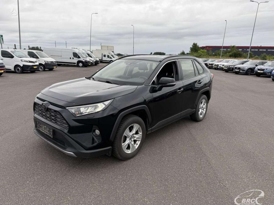 Black Toyota RAV4 2021 in Vilnius, with an engine capacity of 1.99 L and mileage of 183 thousand km for 16500 €, photo 1 on AUTOMOTO.COM.LV
