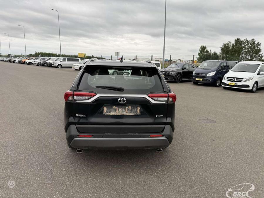 Black Toyota RAV4 2021 in Vilnius, with an engine capacity of 1.99 L and mileage of 183 thousand km for 16500 €, photo 7 on AUTOMOTO.COM.LV
