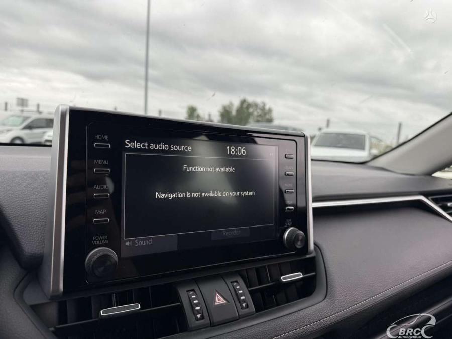 Black Toyota RAV4 2021 in Vilnius, with an engine capacity of 1.99 L and mileage of 183 thousand km for 16500 €, photo 14 on AUTOMOTO.COM.LV