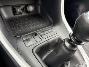 Black Toyota RAV4 2021 in Vilnius, with an engine capacity of 1.99 L and mileage of 183 thousand km for 16500 €, photo 18 on AUTOMOTO.COM.LV