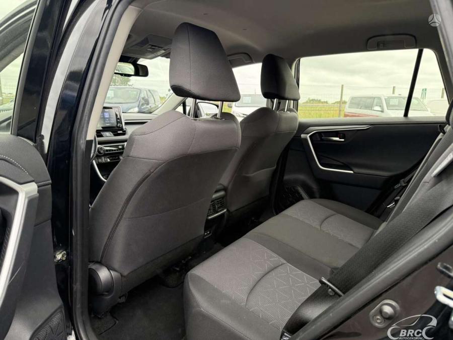 Black Toyota RAV4 2021 in Vilnius, with an engine capacity of 1.99 L and mileage of 183 thousand km for 16500 €, photo 21 on AUTOMOTO.COM.LV