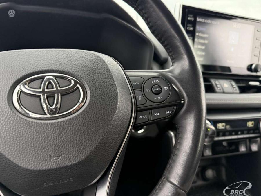 Black Toyota RAV4 2021 in Vilnius, with an engine capacity of 1.99 L and mileage of 183 thousand km for 16500 €, photo 26 on AUTOMOTO.COM.LV