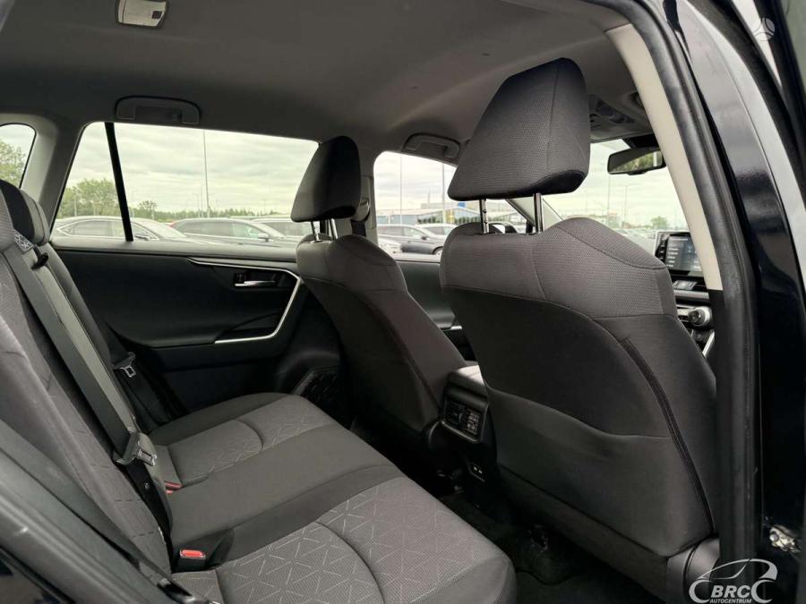Black Toyota RAV4 2021 in Vilnius, with an engine capacity of 1.99 L and mileage of 183 thousand km for 16500 €, photo 27 on AUTOMOTO.COM.LV