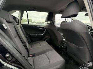 Black Toyota RAV4 2021 in Vilnius, with an engine capacity of 1.99 L and mileage of 183 thousand km for 16500 €, photo 28 on AUTOMOTO.COM.LV