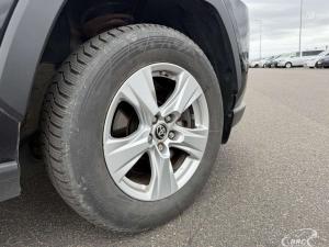 Black Toyota RAV4 2021 in Vilnius, with an engine capacity of 1.99 L and mileage of 183 thousand km for 16500 €, photo 30 on AUTOMOTO.COM.LV