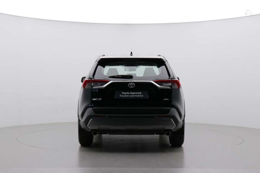Black Toyota RAV4 2021 in Vilnius, with an engine capacity of 1.99 L and mileage of 79 thousand km for 25900 €, photo 6 on AUTOMOTO.COM.LV