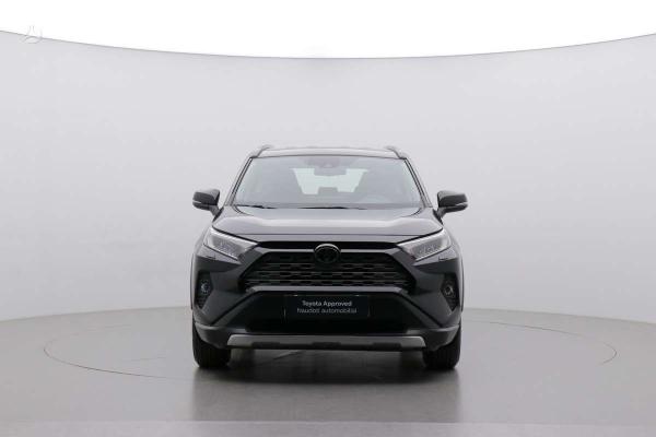 Black Toyota RAV4 2021 in Vilnius, with an engine capacity of 1.99 L and mileage of 79 thousand km for 25900 €, photo 6 on AUTOMOTO.COM.LV