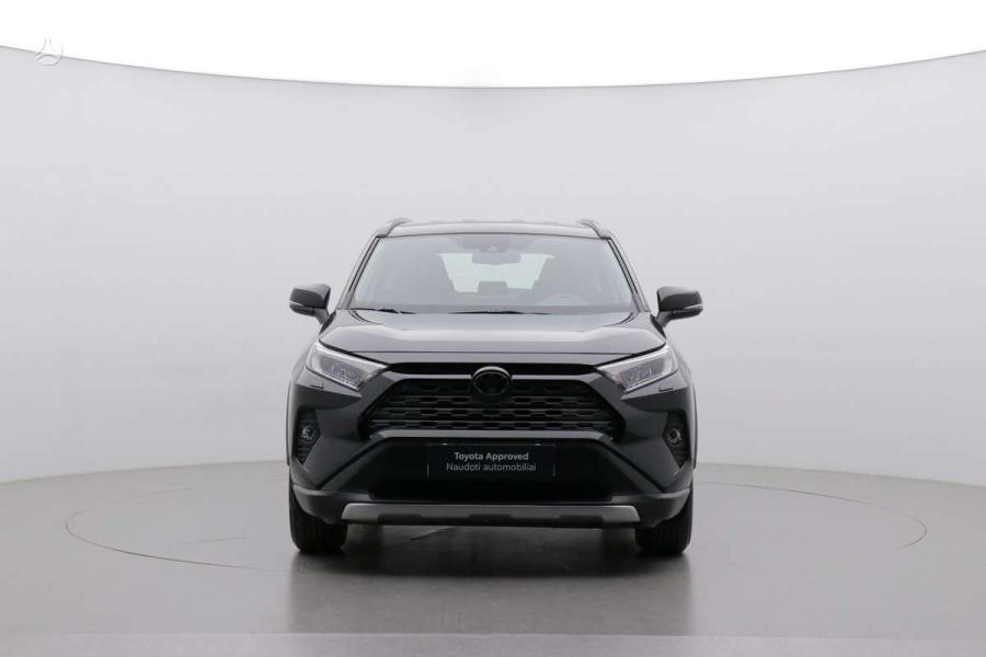 Black Toyota RAV4 2021 in Vilnius, with an engine capacity of 1.99 L and mileage of 79 thousand km for 25900 €, photo 7 on AUTOMOTO.COM.LV