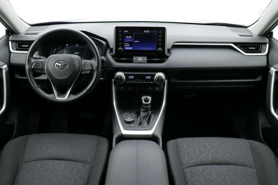 Black Toyota RAV4 2021 in Vilnius, with an engine capacity of 1.99 L and mileage of 79 thousand km for 25900 €, photo 8 on AUTOMOTO.COM.LV