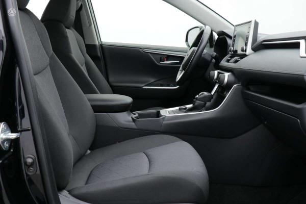 Black Toyota RAV4 2021 in Vilnius, with an engine capacity of 1.99 L and mileage of 79 thousand km for 25900 €, photo 9 on AUTOMOTO.COM.LV