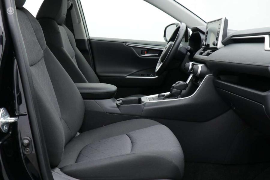 Black Toyota RAV4 2021 in Vilnius, with an engine capacity of 1.99 L and mileage of 79 thousand km for 25900 €, photo 10 on AUTOMOTO.COM.LV