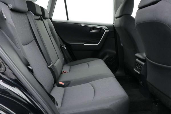 Black Toyota RAV4 2021 in Vilnius, with an engine capacity of 1.99 L and mileage of 79 thousand km for 25900 €, photo 10 on AUTOMOTO.COM.LV