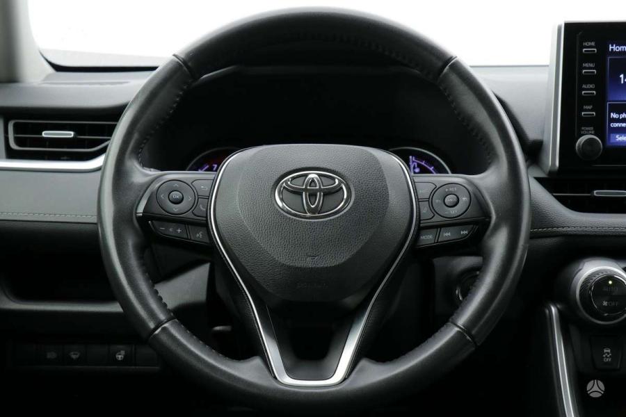Black Toyota RAV4 2021 in Vilnius, with an engine capacity of 1.99 L and mileage of 79 thousand km for 25900 €, photo 14 on AUTOMOTO.COM.LV