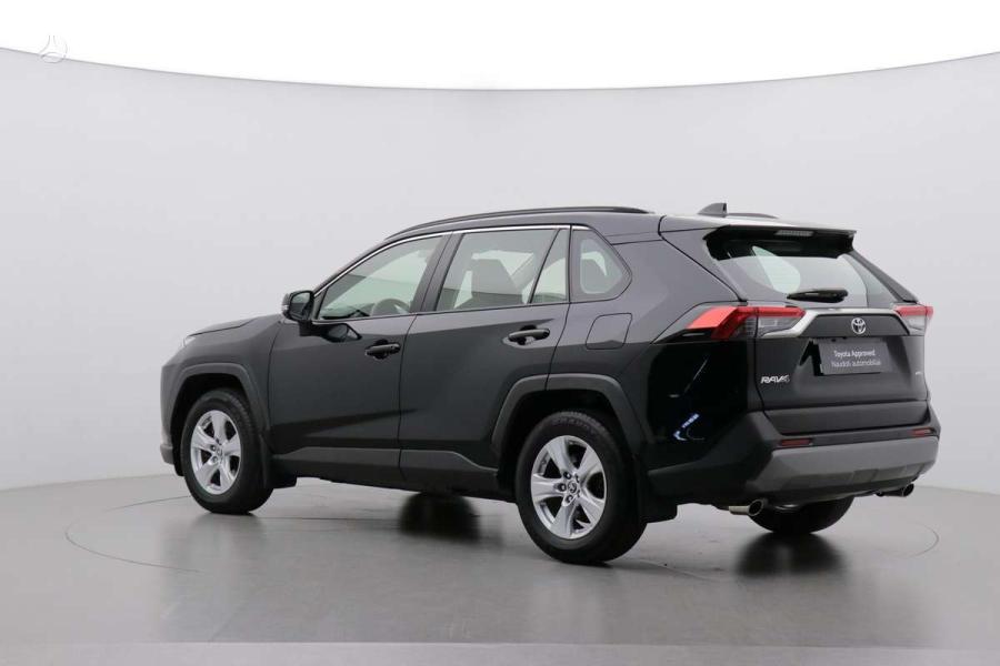 Black Toyota RAV4 2021 in Vilnius, with an engine capacity of 1.99 L and mileage of 79 thousand km for 25900 €, photo 19 on AUTOMOTO.COM.LV