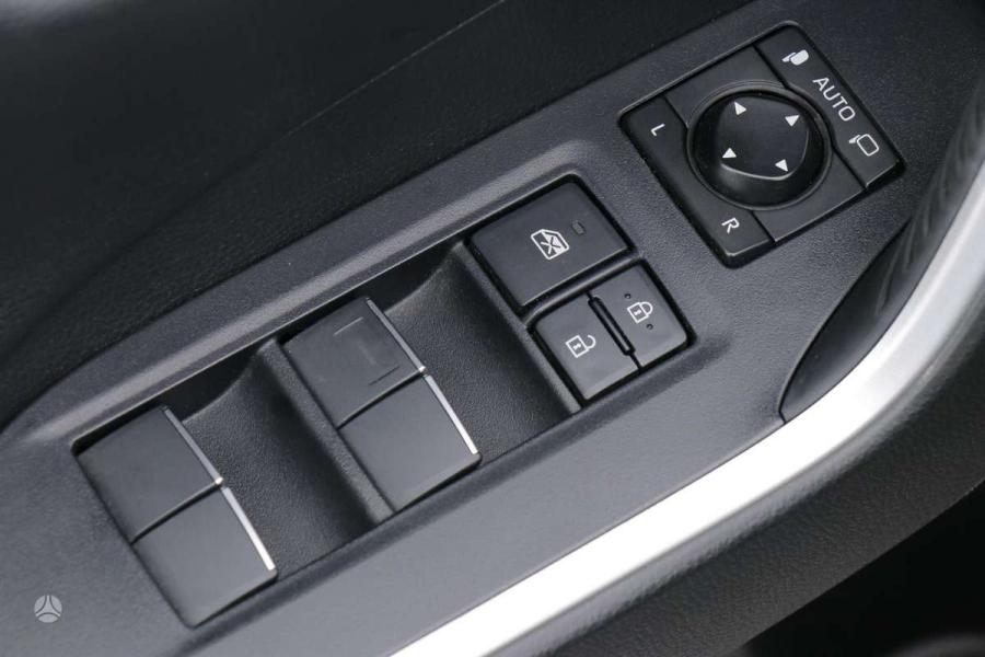 Black Toyota RAV4 2021 in Vilnius, with an engine capacity of 1.99 L and mileage of 79 thousand km for 25900 €, photo 24 on AUTOMOTO.COM.LV