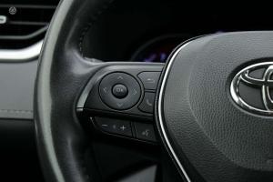 Black Toyota RAV4 2021 in Vilnius, with an engine capacity of 1.99 L and mileage of 79 thousand km for 25900 €, photo 28 on AUTOMOTO.COM.LV