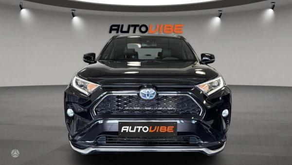 Black Toyota RAV4 2021 in Vilnius, with an engine capacity of 2.49 L and mileage of 196 thousand km for 28989 €, photo 2 on AUTOMOTO.COM.LV