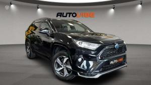 Black Toyota RAV4 2021 in Vilnius, with an engine capacity of 2.49 L and mileage of 196 thousand km for 28555 €, photo 4 on AUTOMOTO.COM.LV