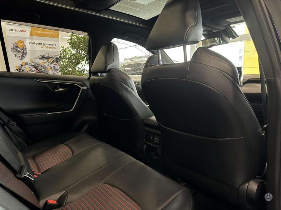 Black Toyota RAV4 2021 in Vilnius, with an engine capacity of 2.49 L and mileage of 196 thousand km for 28555 €, photo 26 on AUTOMOTO.COM.LV
