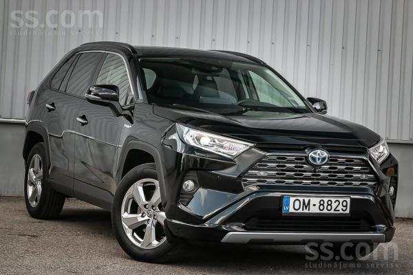 Black Toyota RAV4 2021 in Tukums, with an engine capacity of 2.50 L and mileage of 122 thousand km for 25950 €, photo 3 on AUTOMOTO.COM.LV