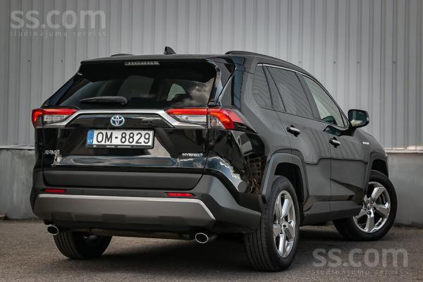 Black Toyota RAV4 2021 in Tukums, with an engine capacity of 2.50 L and mileage of 122 thousand km for 25950 €, photo 5 on AUTOMOTO.COM.LV
