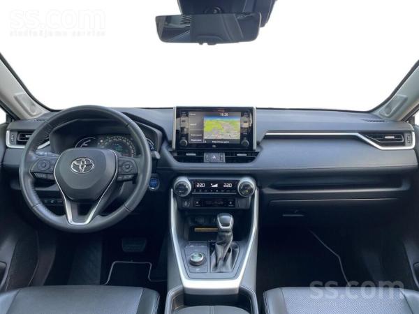 Black Toyota RAV4 2021 in Riga, with an engine capacity of 2.50 L and mileage of 63 thousand km for 32590 €, photo 8 on AUTOMOTO.COM.LV
