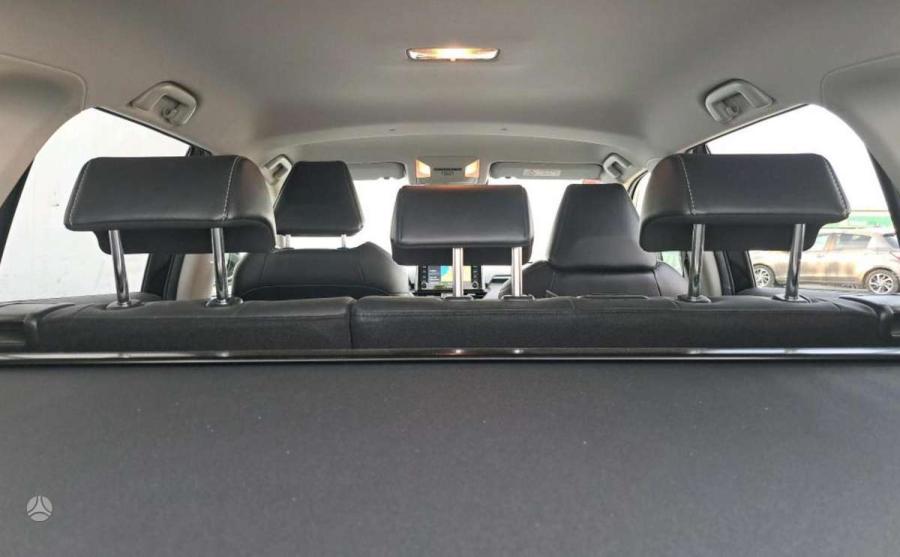 Black Toyota RAV4 2021 in Vilnius, with an engine capacity of 2.49 L and mileage of 156 thousand km for 25990 €, photo 6 on AUTOMOTO.COM.LV