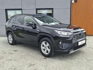 Black Toyota RAV4 2021 in Vilnius, with an engine capacity of 2.49 L and mileage of 178 thousand km for 24900 €, photo 3 on AUTOMOTO.COM.LV