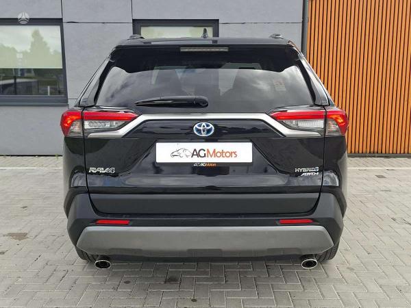 Black Toyota RAV4 2021 in Vilnius, with an engine capacity of 2.49 L and mileage of 178 thousand km for 24900 €, photo 5 on AUTOMOTO.COM.LV