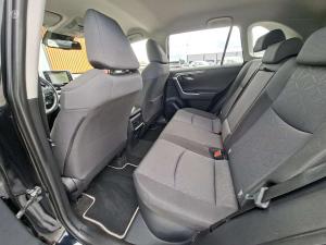 Black Toyota RAV4 2021 in Vilnius, with an engine capacity of 2.49 L and mileage of 178 thousand km for 24900 €, photo 8 on AUTOMOTO.COM.LV