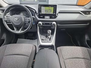 Black Toyota RAV4 2021 in Vilnius, with an engine capacity of 2.49 L and mileage of 178 thousand km for 24900 €, photo 11 on AUTOMOTO.COM.LV