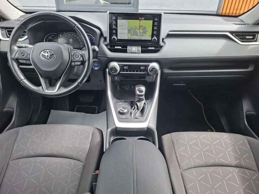 Black Toyota RAV4 2021 in Vilnius, with an engine capacity of 2.49 L and mileage of 178 thousand km for 24900 €, photo 11 on AUTOMOTO.COM.LV