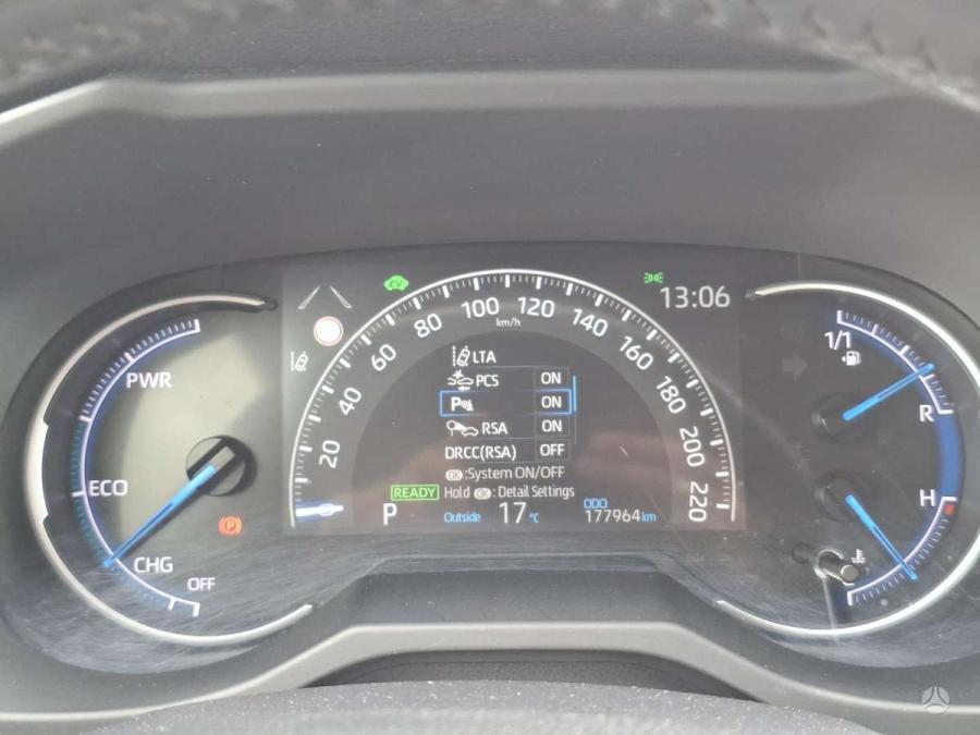 Black Toyota RAV4 2021 in Vilnius, with an engine capacity of 2.49 L and mileage of 178 thousand km for 24900 €, photo 12 on AUTOMOTO.COM.LV