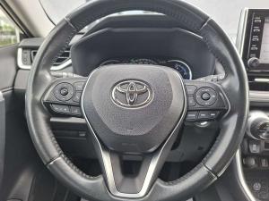 Black Toyota RAV4 2021 in Vilnius, with an engine capacity of 2.49 L and mileage of 178 thousand km for 24900 €, photo 13 on AUTOMOTO.COM.LV