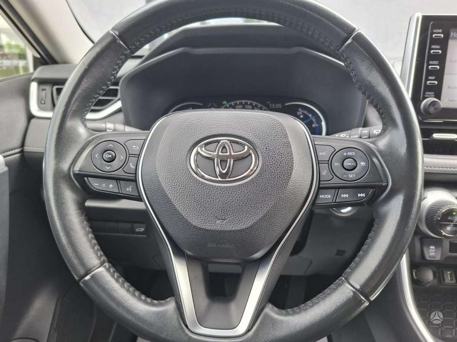 Black Toyota RAV4 2021 in Vilnius, with an engine capacity of 2.49 L and mileage of 178 thousand km for 24900 €, photo 13 on AUTOMOTO.COM.LV