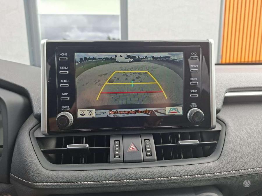 Black Toyota RAV4 2021 in Vilnius, with an engine capacity of 2.49 L and mileage of 178 thousand km for 24900 €, photo 15 on AUTOMOTO.COM.LV