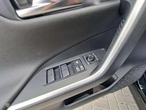 Black Toyota RAV4 2021 in Vilnius, with an engine capacity of 2.49 L and mileage of 178 thousand km for 24900 €, photo 16 on AUTOMOTO.COM.LV