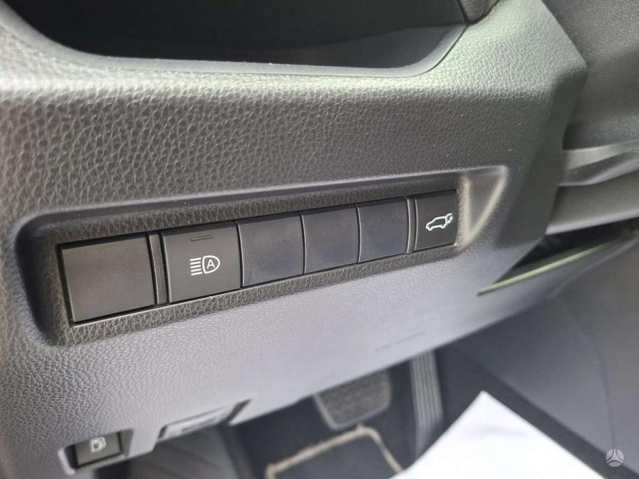 Black Toyota RAV4 2021 in Vilnius, with an engine capacity of 2.49 L and mileage of 178 thousand km for 24900 €, photo 17 on AUTOMOTO.COM.LV