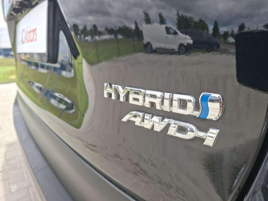 Black Toyota RAV4 2021 in Vilnius, with an engine capacity of 2.49 L and mileage of 178 thousand km for 24900 €, photo 22 on AUTOMOTO.COM.LV